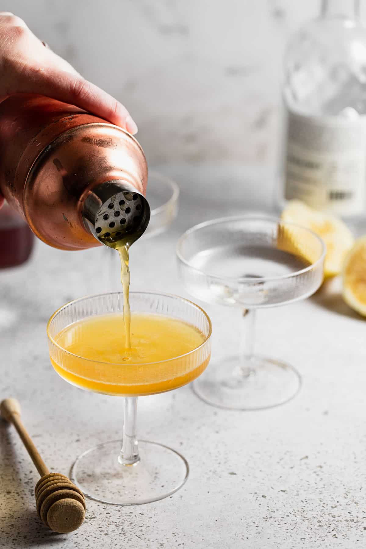 Bee's Knees Cocktail - Brew Buzz Blend